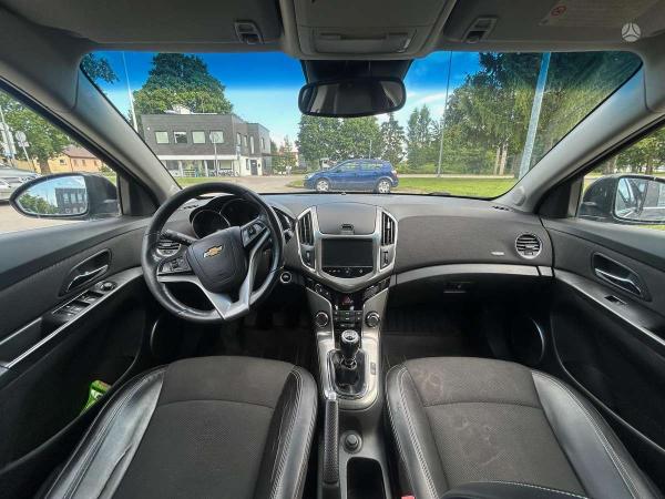 Black Chevrolet Cruze 2012 in Taurage, with an engine capacity of 1.69 L and mileage of 316 thousand km for 1800 €, photo 10 on AUTOMOTO.COM.LV
