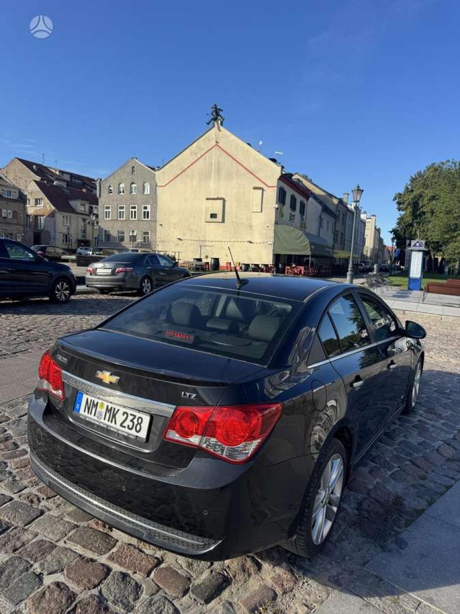 Black Chevrolet Cruze 2012 in Klaipeda, with an engine capacity of 1.40 L and mileage of 237 thousand km for 2750 €, photo 5 on AUTOMOTO.COM.LV