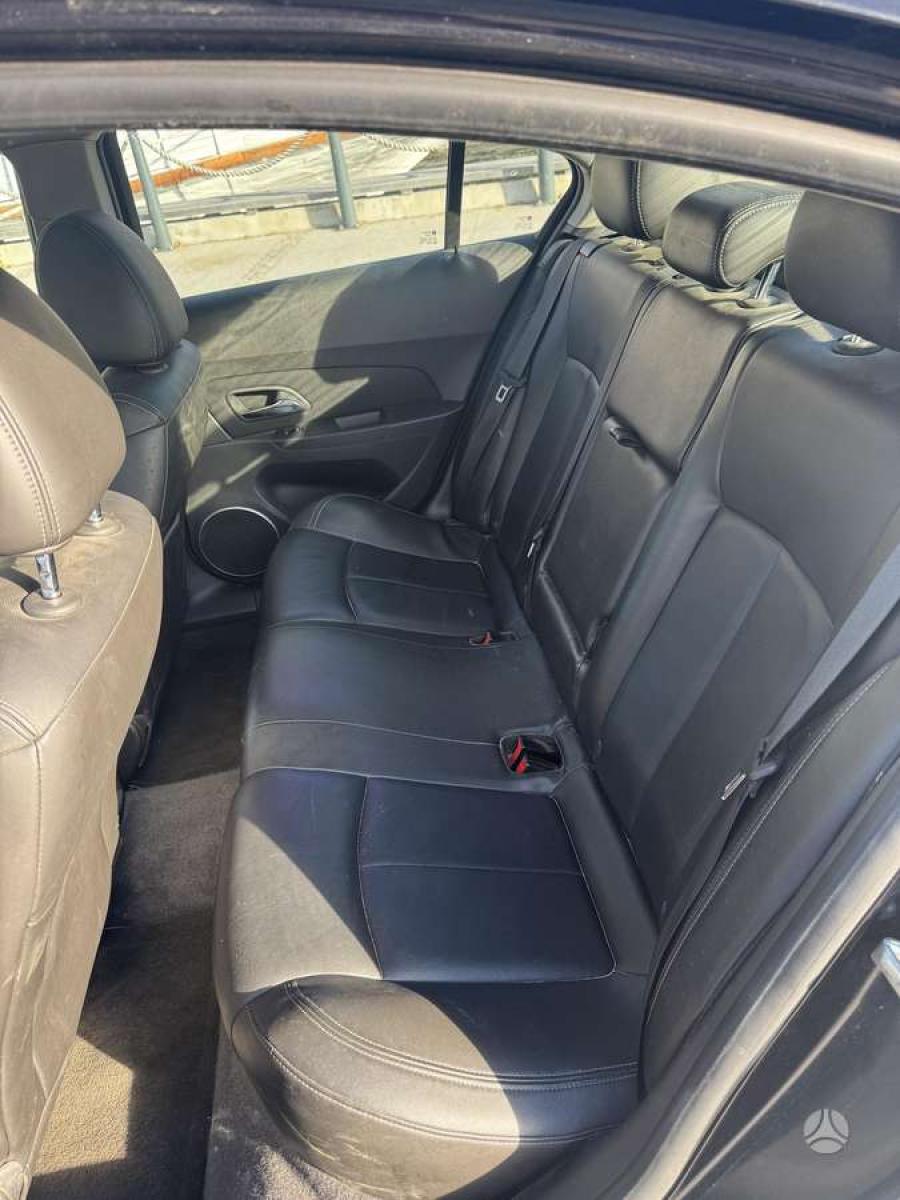 Black Chevrolet Cruze 2012 in Klaipeda, with an engine capacity of 1.40 L and mileage of 237 thousand km for 2750 €, photo 7 on AUTOMOTO.COM.LV