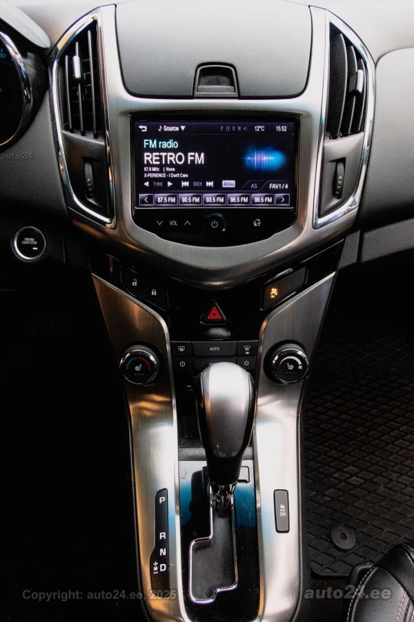 Melns Chevrolet Cruze 2013 Tallina, ar dzinēja tilpumu 1.80 L un nobraukumu 119 tūkst. km par 4200 €, foto 11 vietnē AUTOMOTO.COM.LV