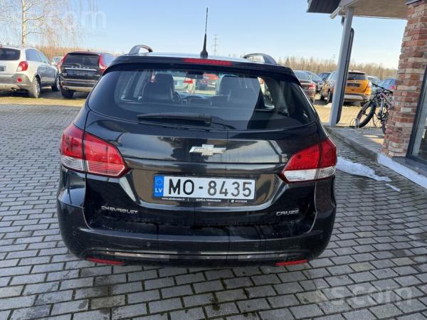 Black Chevrolet Cruze 2013 in Talsi, with an engine capacity of 1.70 L and mileage of 255 thousand km for 4470 €, photo 3 on AUTOMOTO.COM.LV