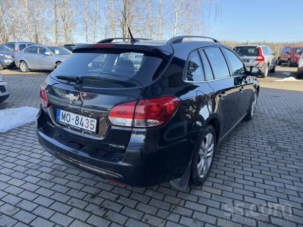Black Chevrolet Cruze 2013 in Talsi, with an engine capacity of 1.70 L and mileage of 255 thousand km for 4470 €, photo 4 on AUTOMOTO.COM.LV