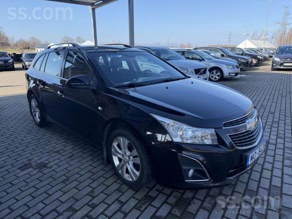 Black Chevrolet Cruze 2013 in Talsi, with an engine capacity of 1.70 L and mileage of 255 thousand km for 4470 €, photo 5 on AUTOMOTO.COM.LV