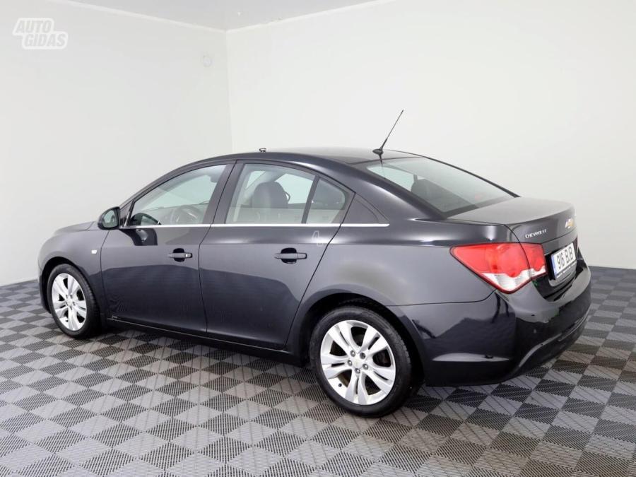 Black Chevrolet Cruze 2014 in Kretinga, with an engine capacity of 1.80 L and mileage of 162 thousand km for 4100 €, photo 4 on AUTOMOTO.COM.LV