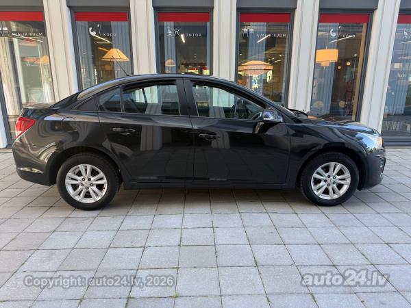 Black Chevrolet Cruze 2014 in Tallinn, with an engine capacity of 1.80 L and mileage of 159 thousand km for 4499 €, photo 5 on AUTOMOTO.COM.LV