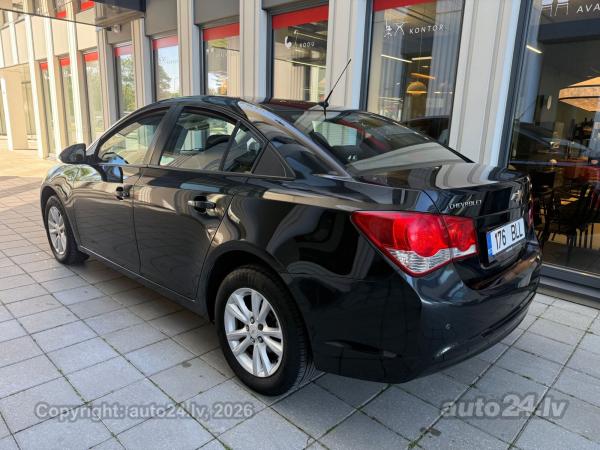 Black Chevrolet Cruze 2014 in Tallinn, with an engine capacity of 1.80 L and mileage of 159 thousand km for 4499 €, photo 7 on AUTOMOTO.COM.LV