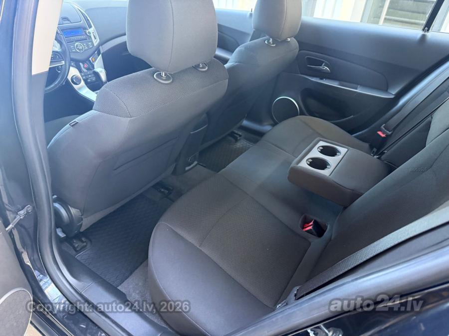 Melns Chevrolet Cruze 2014 Tallina, ar dzinēja tilpumu 1.80 L un nobraukumu 159 tūkst. km par 4499 €, foto 16 vietnē AUTOMOTO.COM.LV