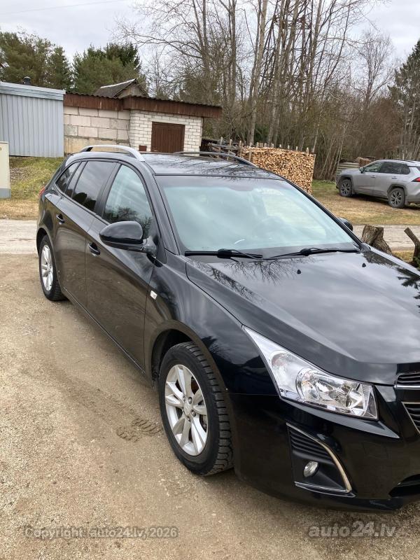 Black Chevrolet Cruze 2012 in Tallinn, with an engine capacity of 1.60 L and mileage of 134 thousand km for 5800 €, photo 3 on AUTOMOTO.COM.LV