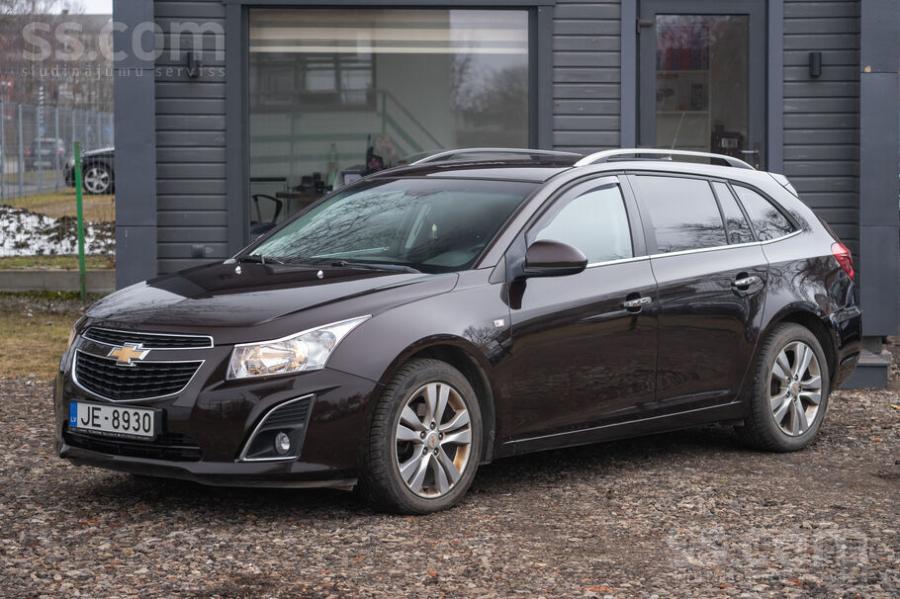 Black Chevrolet Cruze 2013 in Liepaja, with an engine capacity of 2.00 L and mileage of 205 thousand km for 4300 €, photo 1 on AUTOMOTO.COM.LV