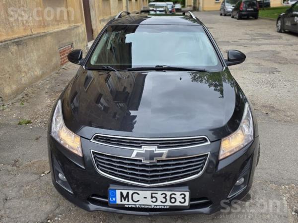 Black Chevrolet Cruze 2013 in Riga, with an engine capacity of 1.40 L and mileage of 286 thousand km for 2500 €, photo 1 on AUTOMOTO.COM.LV