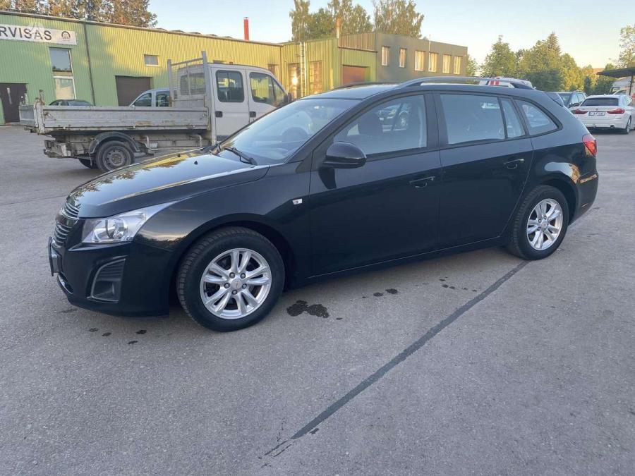 Black Chevrolet Cruze 2013 in Telschi, with an engine capacity of 1.70 L and mileage of 281 thousand km for 2500 €, photo 3 on AUTOMOTO.COM.LV