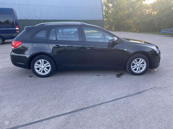 Black Chevrolet Cruze 2013 in Telschi, with an engine capacity of 1.70 L and mileage of 281 thousand km for 2500 €, photo 6 on AUTOMOTO.COM.LV