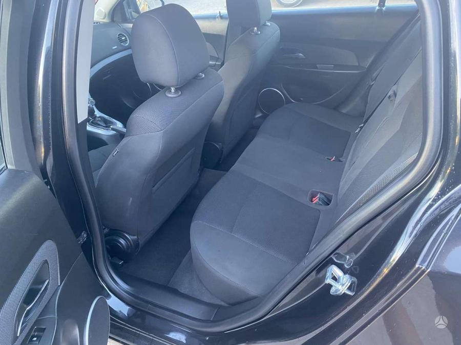 Black Chevrolet Cruze 2013 in Telschi, with an engine capacity of 1.70 L and mileage of 281 thousand km for 2500 €, photo 10 on AUTOMOTO.COM.LV
