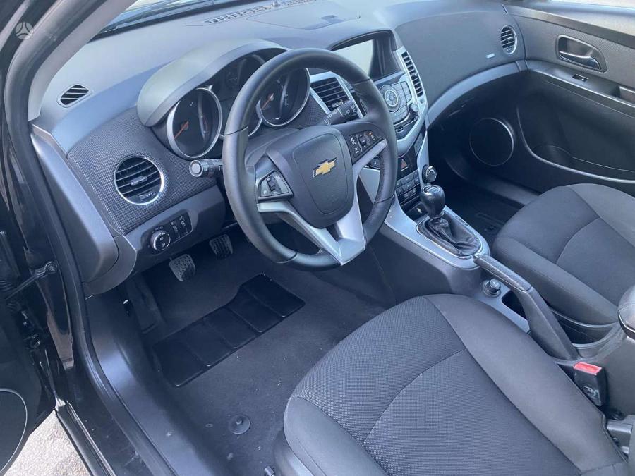 Black Chevrolet Cruze 2013 in Telschi, with an engine capacity of 1.70 L and mileage of 281 thousand km for 2500 €, photo 13 on AUTOMOTO.COM.LV