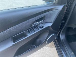 Black Chevrolet Cruze 2013 in Telschi, with an engine capacity of 1.70 L and mileage of 281 thousand km for 2500 €, photo 14 on AUTOMOTO.COM.LV