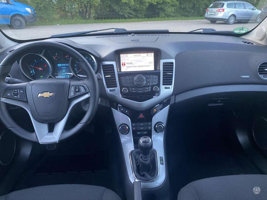 Black Chevrolet Cruze 2013 in Telschi, with an engine capacity of 1.70 L and mileage of 281 thousand km for 2500 €, photo 15 on AUTOMOTO.COM.LV