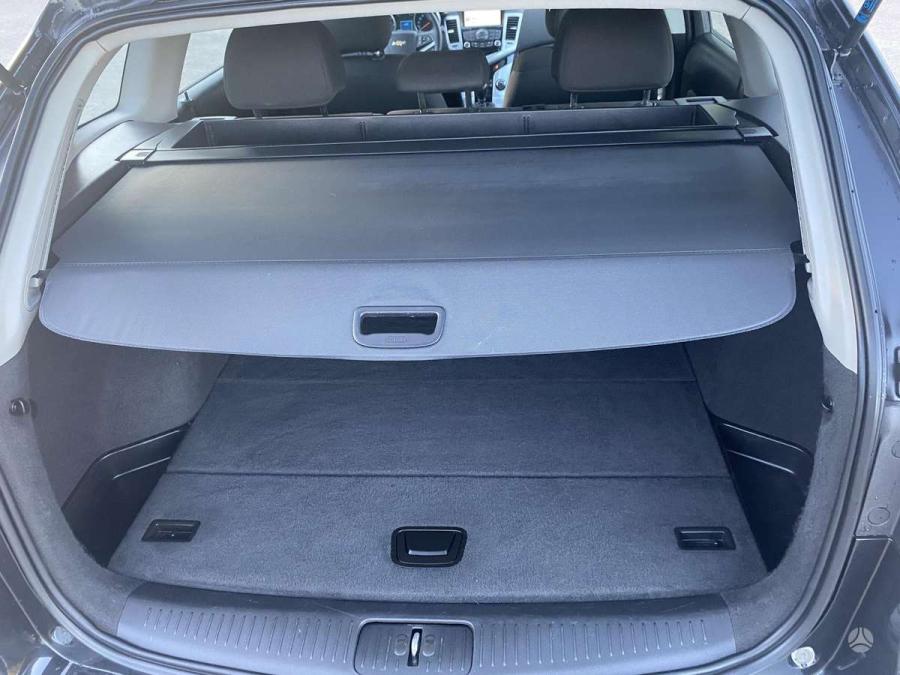 Black Chevrolet Cruze 2013 in Telschi, with an engine capacity of 1.70 L and mileage of 281 thousand km for 2500 €, photo 18 on AUTOMOTO.COM.LV