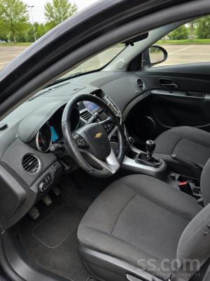 Melns Chevrolet Cruze 2013 Rīga, ar dzinēja tilpumu 1.40 L un nobraukumu 287 tūkst. km par 2200 €, foto 6 vietnē AUTOMOTO.COM.LV