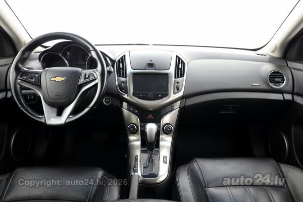 Black Chevrolet Cruze 2013 in Tallinn, with an engine capacity of 1.80 L and mileage of 332 thousand km for 2499 €, photo 5 on AUTOMOTO.COM.LV