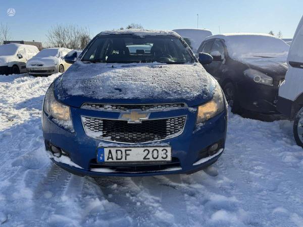 Blue Chevrolet Cruze 2011 in Kaunas, with an engine capacity of 1.80 L and mileage of 146 thousand km for 1600 €, photo 2 on AUTOMOTO.COM.LV