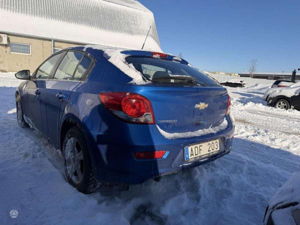 Blue Chevrolet Cruze 2011 in Kaunas, with an engine capacity of 1.80 L and mileage of 146 thousand km for 1600 €, photo 5 on AUTOMOTO.COM.LV