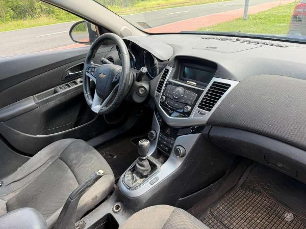 Zils Chevrolet Cruze 2012 Marijampole, ar dzinēja tilpumu 2.00 L un nobraukumu 300 tūkst. km par 1550 €, foto 4 vietnē AUTOMOTO.COM.LV