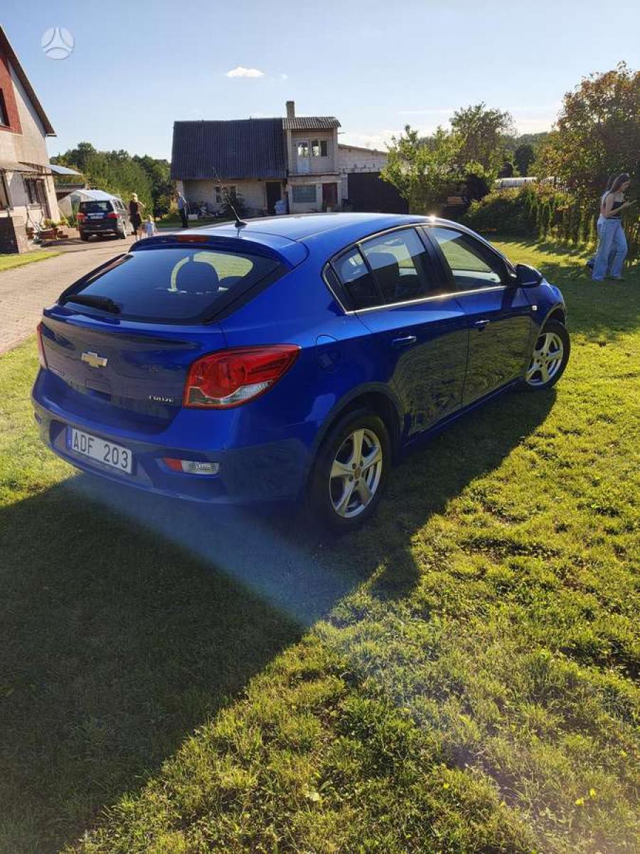 Zils Chevrolet Cruze 2012 Viļņa, ar dzinēja tilpumu 1.80 L un nobraukumu 140 tūkst. km par 3450 €, foto 5 vietnē AUTOMOTO.COM.LV