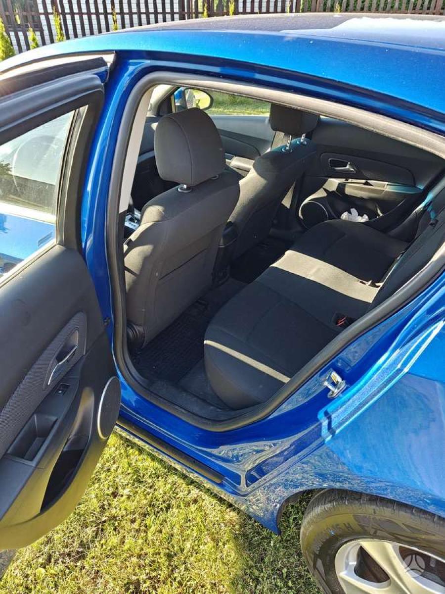 Zils Chevrolet Cruze 2012 Viļņa, ar dzinēja tilpumu 1.80 L un nobraukumu 140 tūkst. km par 3450 €, foto 7 vietnē AUTOMOTO.COM.LV