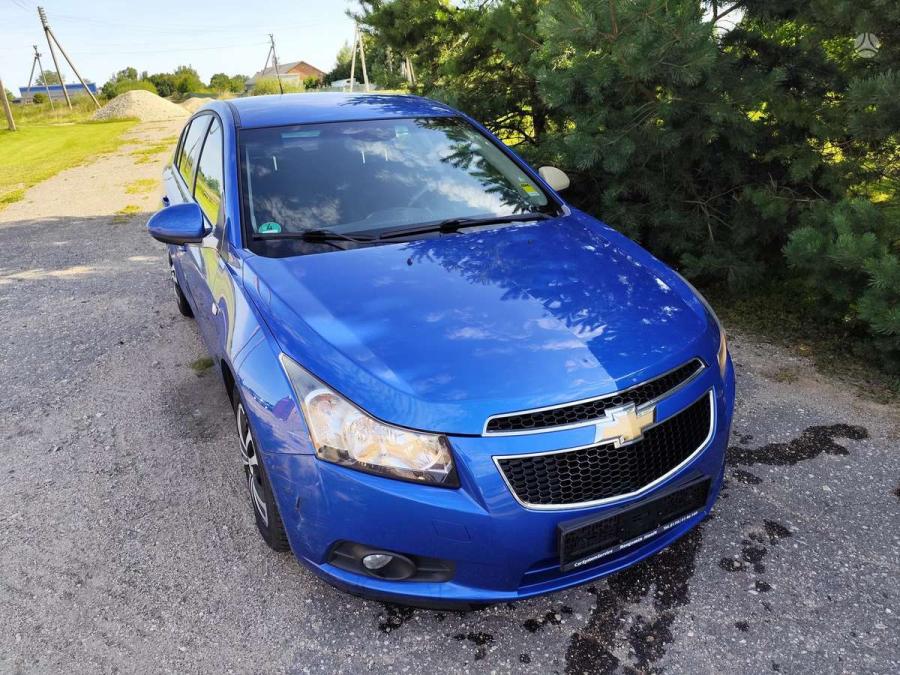 Blue Chevrolet Cruze 2012 in Marijampole, with an engine capacity of 2.00 L and mileage of 300 thousand km for 950 €, photo 1 on AUTOMOTO.COM.LV