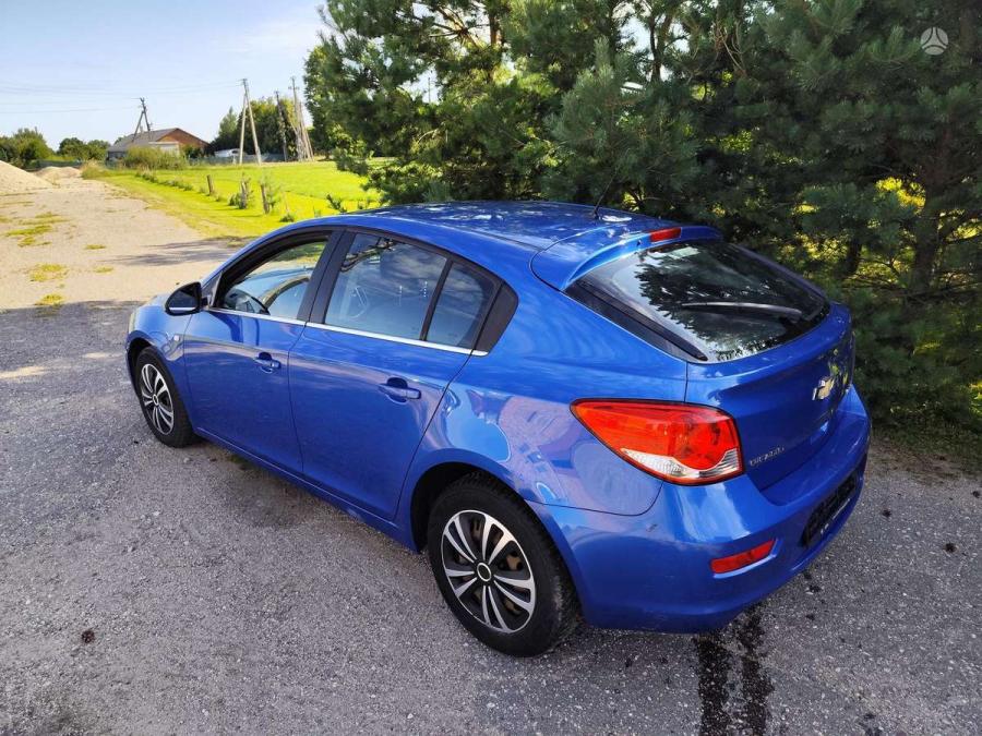 Blue Chevrolet Cruze 2012 in Marijampole, with an engine capacity of 2.00 L and mileage of 300 thousand km for 950 €, photo 3 on AUTOMOTO.COM.LV