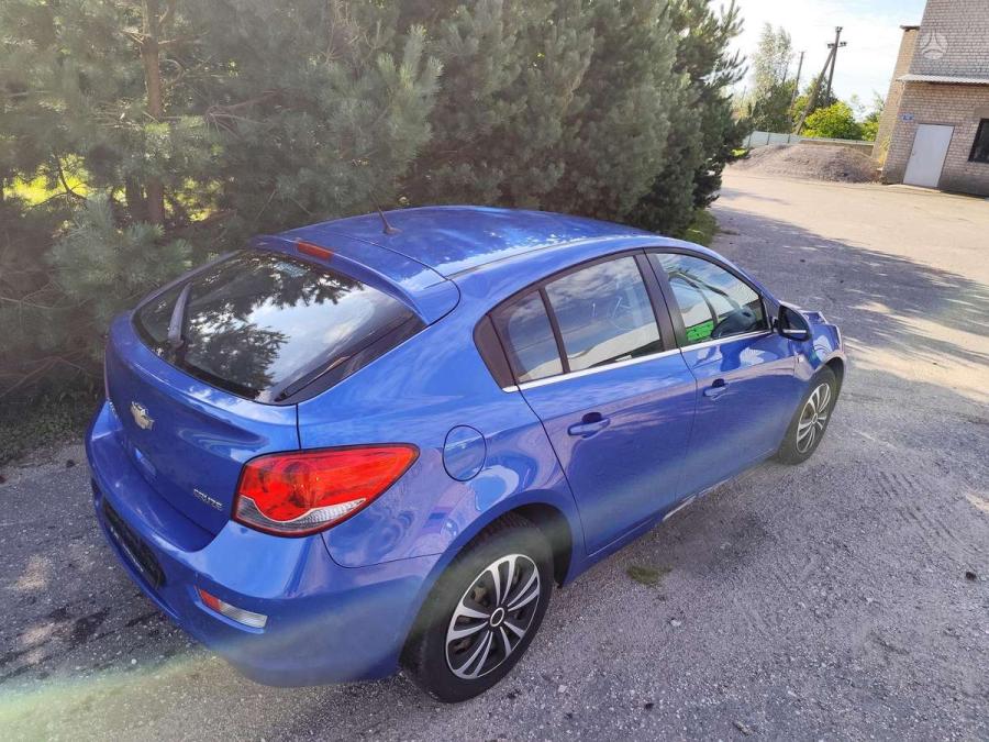 Blue Chevrolet Cruze 2012 in Marijampole, with an engine capacity of 2.00 L and mileage of 300 thousand km for 950 €, photo 5 on AUTOMOTO.COM.LV