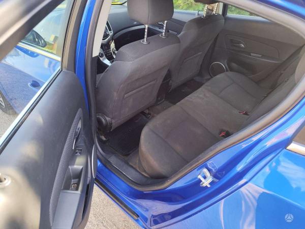 Zils Chevrolet Cruze 2012 Marijampole, ar dzinēja tilpumu 2.00 L un nobraukumu 300 tūkst. km par 950 €, foto 10 vietnē AUTOMOTO.COM.LV