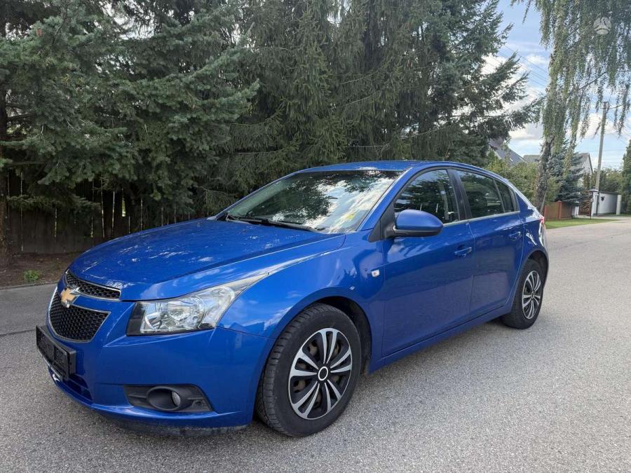 Blue Chevrolet Cruze 2012 in Marijampole, with an engine capacity of 2.00 L and mileage of 210 thousand km for 1550 €, photo 3 on AUTOMOTO.COM.LV