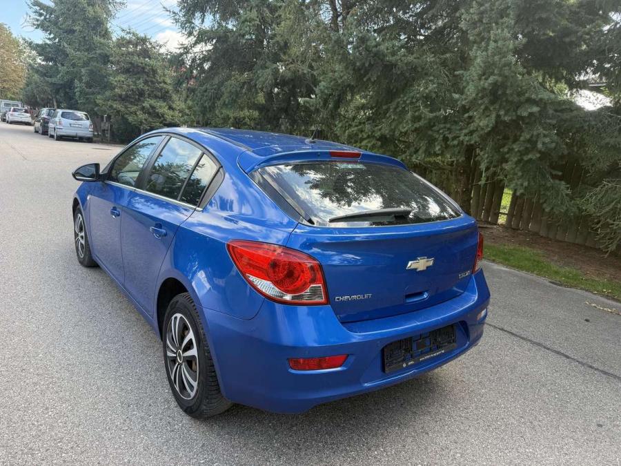 Blue Chevrolet Cruze 2012 in Marijampole, with an engine capacity of 2.00 L and mileage of 210 thousand km for 1550 €, photo 5 on AUTOMOTO.COM.LV