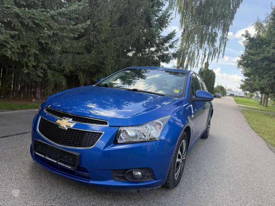 Blue Chevrolet Cruze 2012 in Marijampole, with an engine capacity of 2.00 L and mileage of 210 thousand km for 1550 €, photo 8 on AUTOMOTO.COM.LV