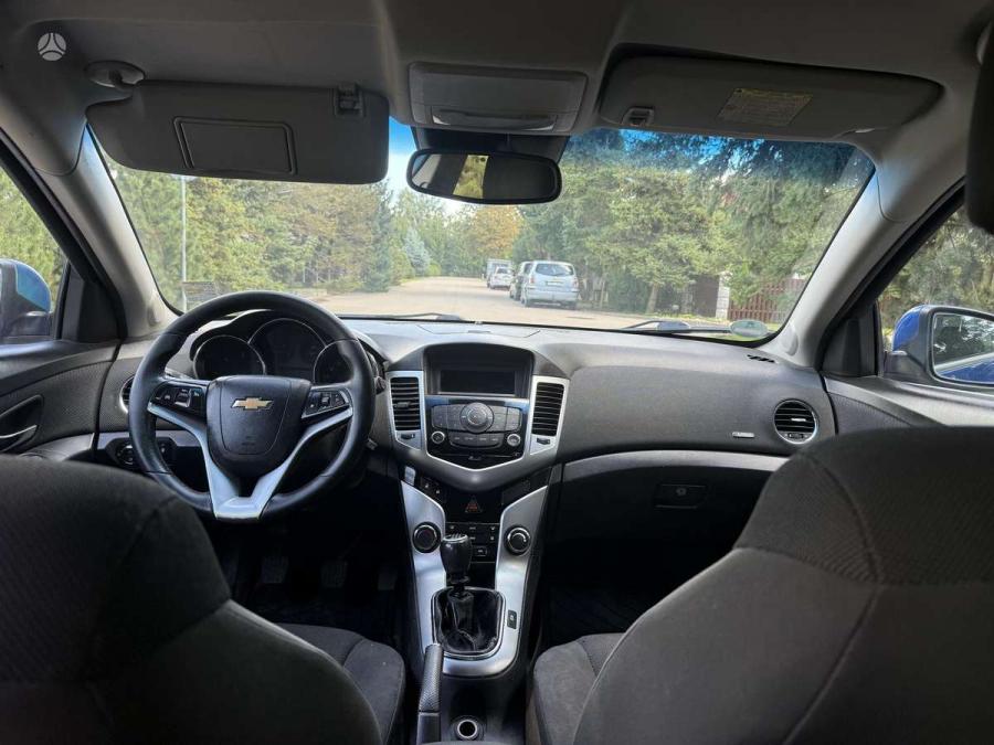 Blue Chevrolet Cruze 2012 in Marijampole, with an engine capacity of 2.00 L and mileage of 210 thousand km for 1550 €, photo 10 on AUTOMOTO.COM.LV