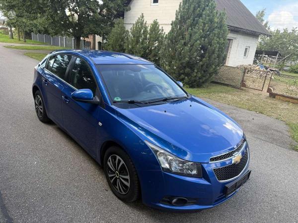Chevrolet Cruze 2012 in Marijampole on AUTOMOTO.COM.LV Blue Chevrolet Cruze 2012 in Marijampole, with an engine capacity of 2.00 L and mileage of 210 thousand km for 1550 €, photo 7 on AUTOMOTO.COM.LV
