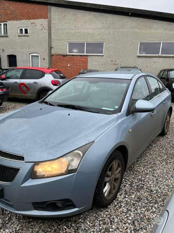 Zils Chevrolet Cruze 2010 Viļņa, ar dzinēja tilpumu 2.00 L un nobraukumu 294 tūkst. km par 2250 €, foto 1 vietnē AUTOMOTO.COM.LV