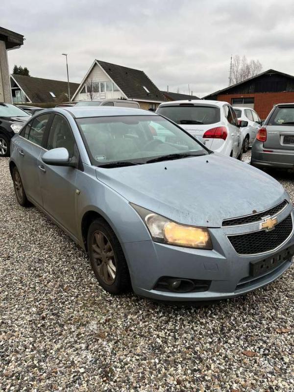 Zils Chevrolet Cruze 2010 Viļņa, ar dzinēja tilpumu 2.00 L un nobraukumu 294 tūkst. km par 2250 €, foto 2 vietnē AUTOMOTO.COM.LV