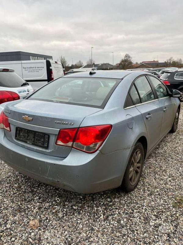 Zils Chevrolet Cruze 2010 Viļņa, ar dzinēja tilpumu 2.00 L un nobraukumu 294 tūkst. km par 2250 €, foto 3 vietnē AUTOMOTO.COM.LV