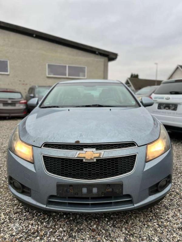 Zils Chevrolet Cruze 2010 Viļņa, ar dzinēja tilpumu 2.00 L un nobraukumu 294 tūkst. km par 2250 €, foto 4 vietnē AUTOMOTO.COM.LV