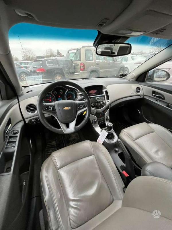 Zils Chevrolet Cruze 2010 Viļņa, ar dzinēja tilpumu 2.00 L un nobraukumu 294 tūkst. km par 2250 €, foto 5 vietnē AUTOMOTO.COM.LV