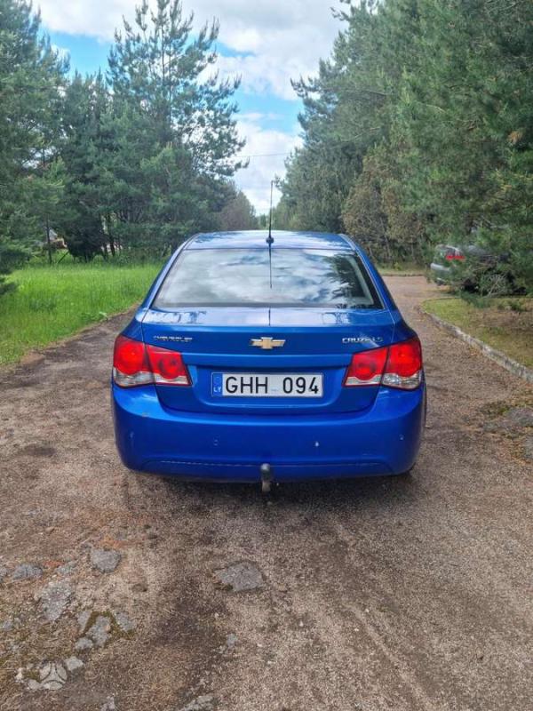 Blue Chevrolet Cruze 2010 in Kaunas, with an engine capacity of 1.99 L and mileage of 225 thousand km for 1500 €, photo 7 on AUTOMOTO.COM.LV