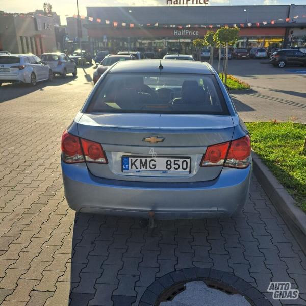Blue Chevrolet Cruze 2010 in Alytus, with an engine capacity of 2.00 L and mileage of 325 thousand km for 1950 €, photo 4 on AUTOMOTO.COM.LV