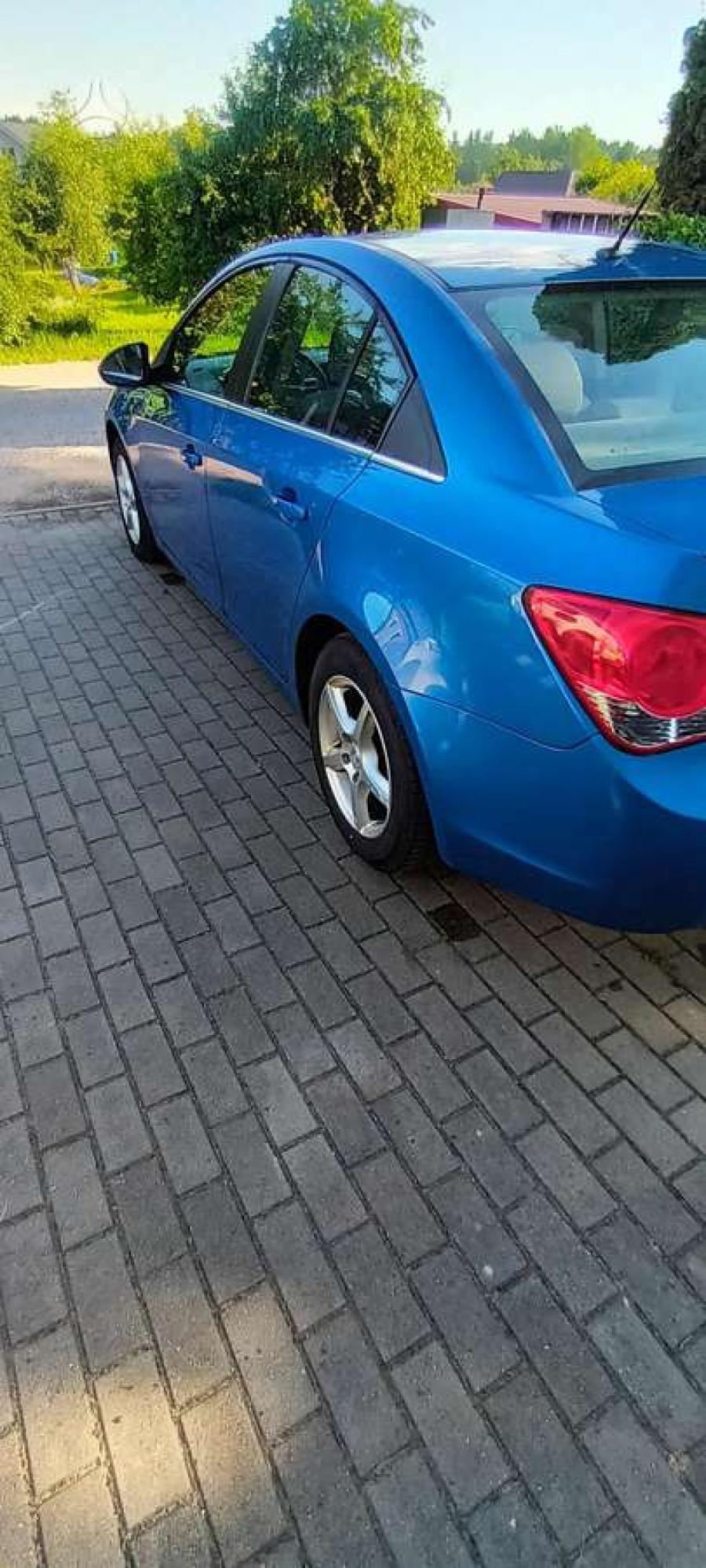 Blue Chevrolet Cruze 2011 in Moletai, with an engine capacity of 2.00 L and mileage of 201 thousand km for 3300 €, photo 1 on AUTOMOTO.COM.LV