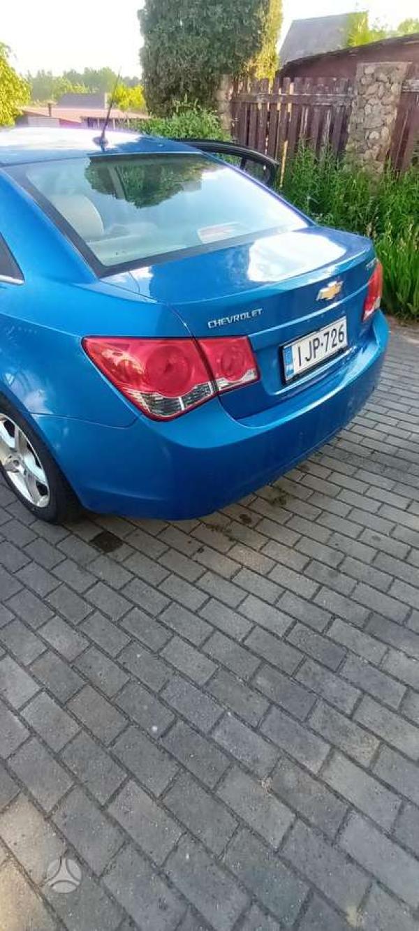 Blue Chevrolet Cruze 2011 in Moletai, with an engine capacity of 2.00 L and mileage of 201 thousand km for 3300 €, photo 2 on AUTOMOTO.COM.LV