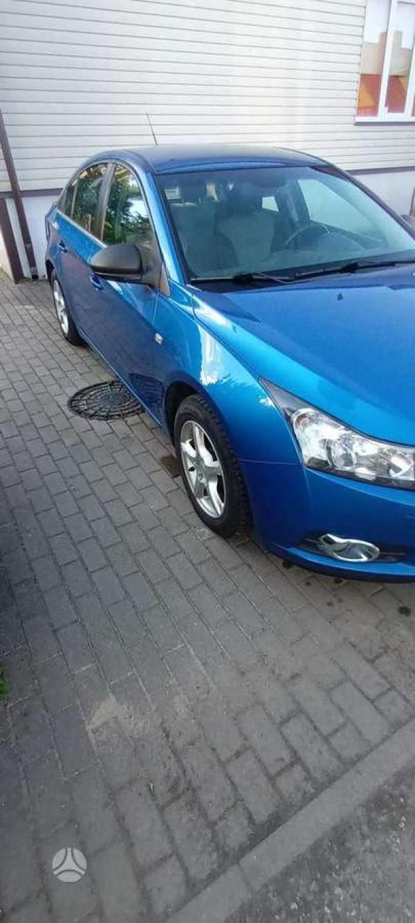 Blue Chevrolet Cruze 2011 in Moletai, with an engine capacity of 2.00 L and mileage of 201 thousand km for 3300 €, photo 5 on AUTOMOTO.COM.LV