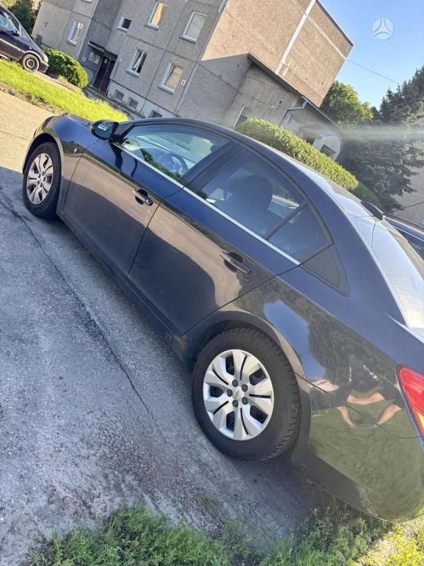 Blue Chevrolet Cruze 2015 in Vilnius, with an engine capacity of 1.36 L and mileage of 169 thousand km for 5000 €, photo 4 on AUTOMOTO.COM.LV