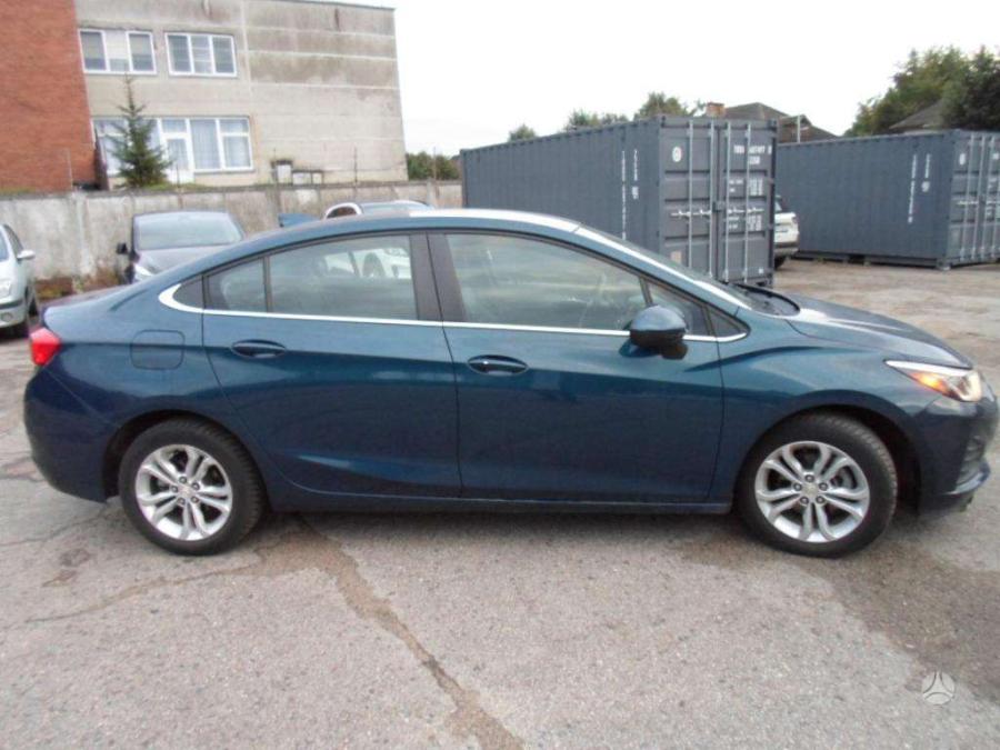 Blue Chevrolet Cruze 2021 in Siauliai, with an engine capacity of 1.40 L and mileage of 112 thousand km for 6950 €, photo 11 on AUTOMOTO.COM.LV