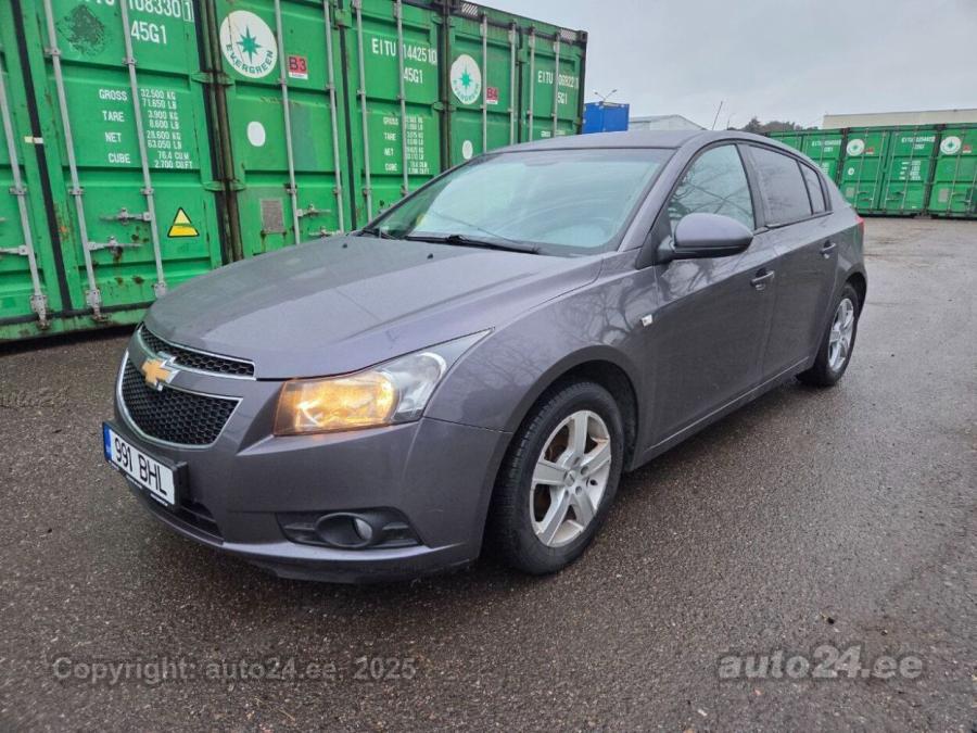 Pelēks Chevrolet Cruze 2012 Tallina, ar dzinēja tilpumu 2.00 L un nobraukumu 180 tūkst. km par 2800 €, foto 1 vietnē AUTOMOTO.COM.LV